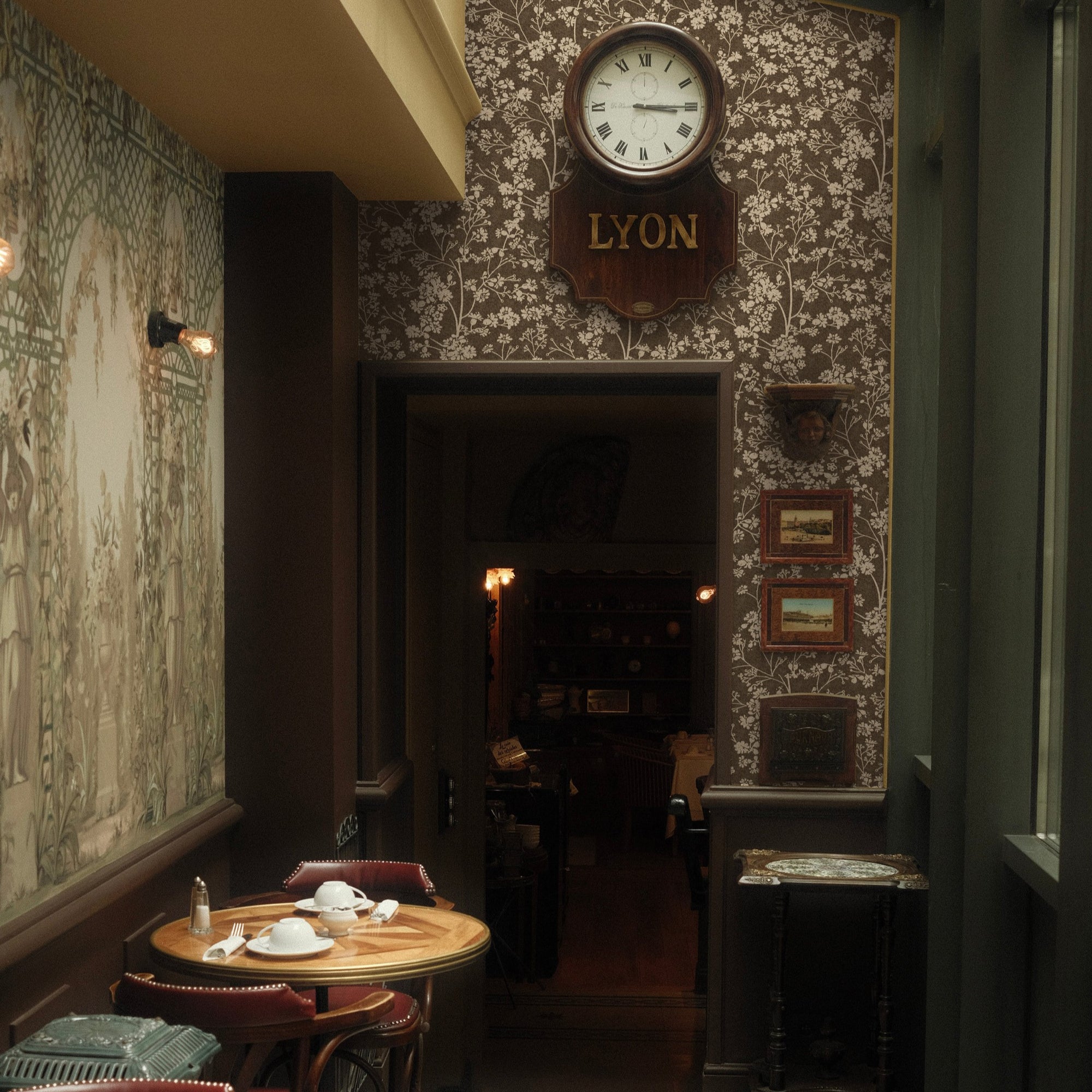 Burnett - Vintage Brown Floral Wallpaper